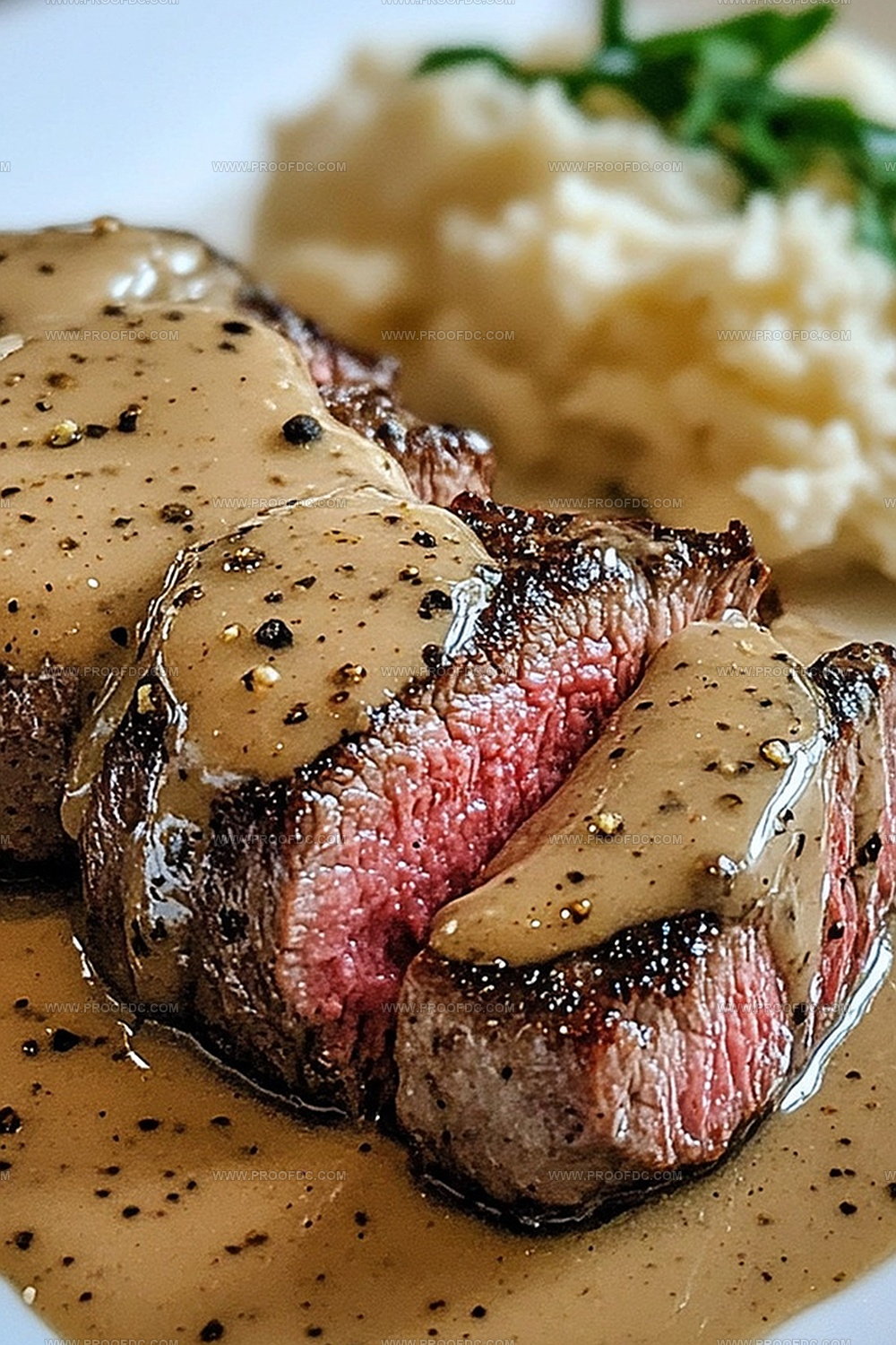 Sizzling Filet Mignon With Peppercorn Sauce Recipe at Home - Pro of ...